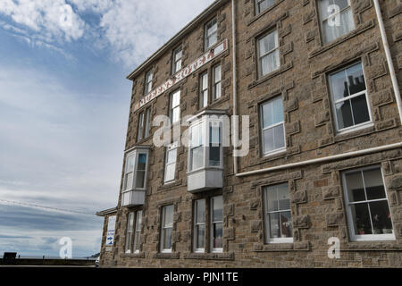 The Queens Hotel on Penzance sea front Stock Photo - Alamy