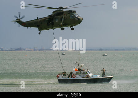 Royal Marines fast roping from a British Royal Navy Merlin HC3 ...