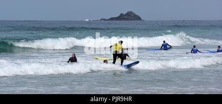 Surfing lessons in Cornwall Stock Photo - Alamy