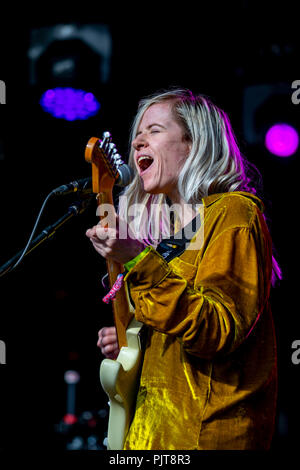 Amber Arcades (Annelotte de Graaf) performing with her band, on the NTS ...