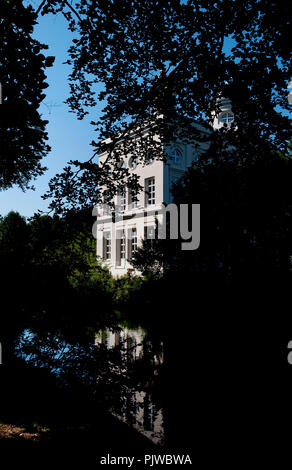 The Hof Ter Saksen castle and domain in Beveren (Belgium, 14/09/2008 ...