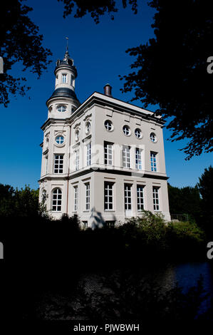 The Hof Ter Saksen castle and domain in Beveren (Belgium, 14/09/2008 ...