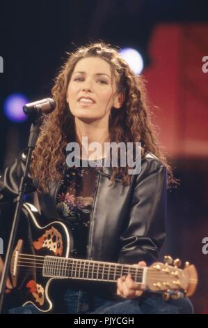 Canadian singer Shania Twain performing during the BBC's Fame Academy ...