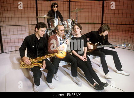 Fay Ray (mit Sängerin Sheila McCartney) on 14.06.1982. | usage ...