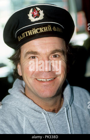Glenn Shorrock of Little River Band performing at the 1977 Reading ...