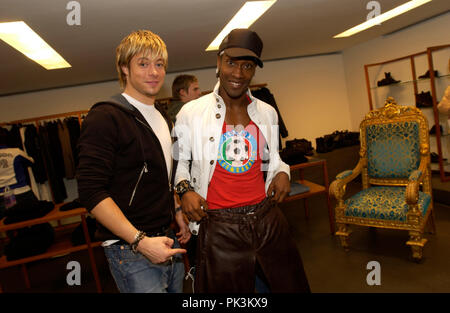 Lee Ryan, Simon Webbe und Duncan James von der britischen Pop Boygroup ...