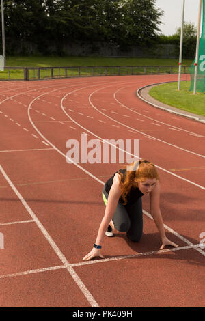 Athlete ready to run Stock Photo - Alamy