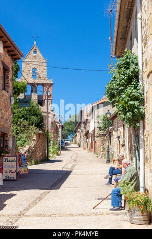 Walking on the route of Rabanal del Camino Stock Photo - Alamy