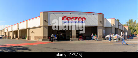 Portland, Oregon - Sep 8, 2018 : Costco Wholesale storefront. Costco ...