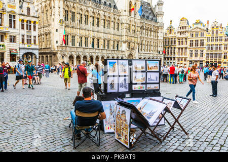 Belgium - Brussels (Brussels), Grand Place. The painter Luc Putman ...