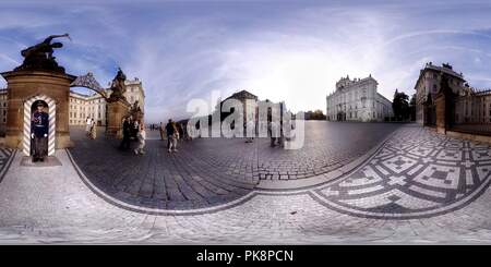 360° view of Prague Castle - Hradcanske Namesti - Alamy