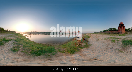 360° view of The Taj Mahal - Alamy