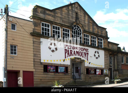 exterior of the old Penistone Paramount Cinema Stock Photo - Alamy