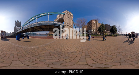 360° view of Tower Bridge London - Alamy