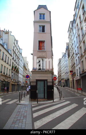 a narrow pedestrian street in Paris Stock Photo - Alamy