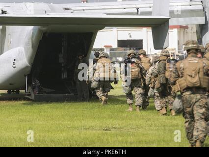 U.S. Marines with Fox Battery, 2nd Battalion, 14th Marine Regiment, 4th ...