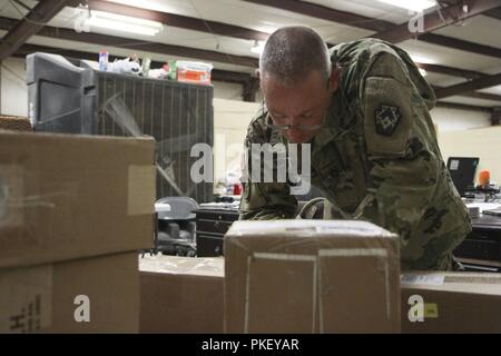 Soldiers of the 213th Personnel Company, 213th Regional Support Group ...