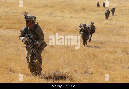 Soldiers with 1st Battalion, 186th Infantry Regiment, 41st Infantry ...