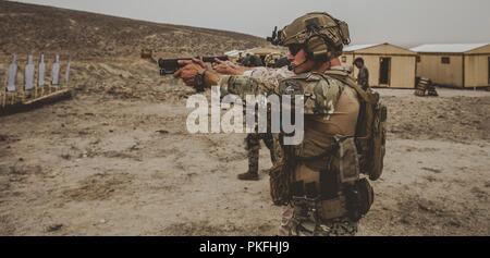 US Navy SWAT team training Stock Photo - Alamy