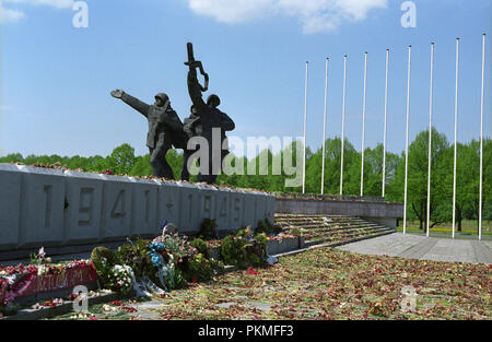 Latvia, Riga, Victory Park, Soviet War Memorial, View of statue Stock ...
