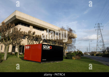 Slough trading estate on Bath Rd with one of the modern business ...