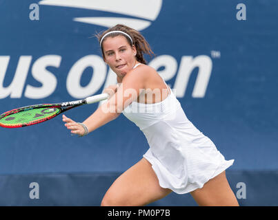 Usa' Emma Navarro returns the ball to Germany's Eva Lys during their ...