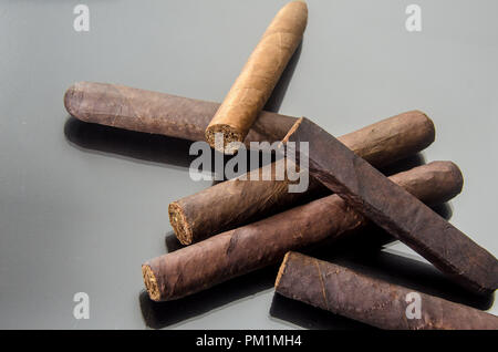 Handcrafted cigar made of tobacco leafs Stock Photo - Alamy