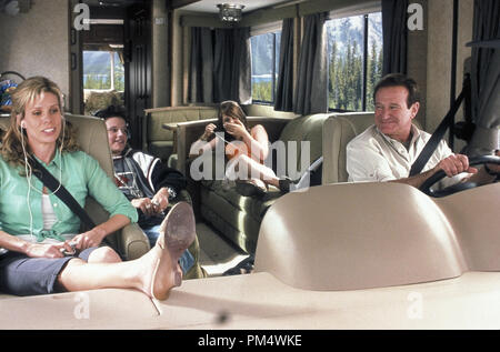 Joanna "JoJo" Levesque (l) and Robin Williams star in Columbia Pictures ...