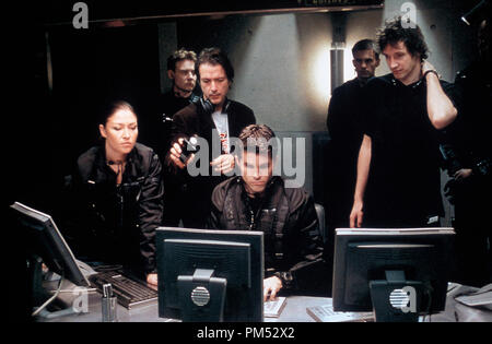 RESIDENT EVIL (2002) COLIN SALMON, LIZ MAY BRICE, ERIC MABIUS REVI ...