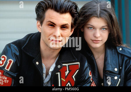 KUFFS -1992 MILLA JOVOVICH Stock Photo - Alamy