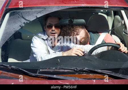 (L-r) ZACH GALIFIANAKIS as Ethan Tremblay and ROBERT DOWNEY JR. as ...