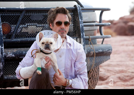 (L-r) ROBERT DOWNEY JR. as Peter Highman and ZACH GALIFIANAKIS as Ethan ...