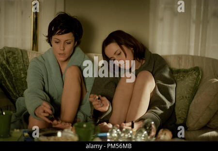 MARY-LOUISE PARKER, JENA MALONE, SAVED!, 2004 Stock Photo - Alamy