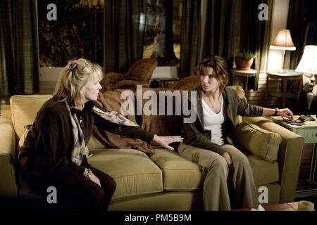 KATE NELLIGAN, SANDRA BULLOCK, PREMONITION, 2007 Stock Photo - Alamy