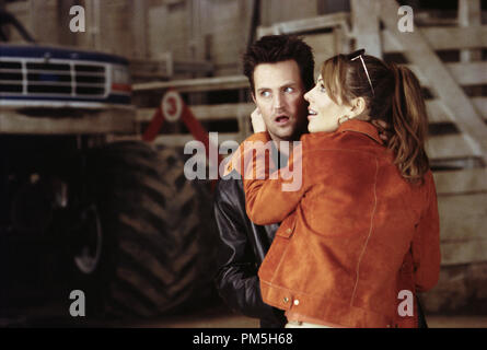 SERVING SARA (2002) ELIZABETH HURLEY SVSA 001 5573 Stock Photo - Alamy