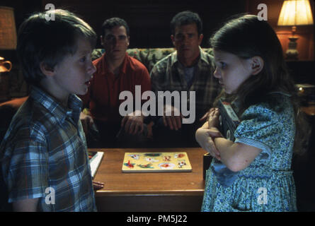 SIGNS, Rory Culkin, Joaquin Phoenix, Abigail Breslin, 2002, (c) Walt ...