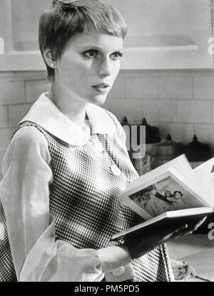 Mia Farrow / Rosemary's Baby / 1968 directed by Roman Polanski Stock Photo - Alamy