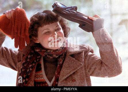 Film Still / Publicity Still from "Mona Lisa Smile" Maggie Gyllenhall ...