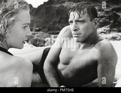 BURT LANCASTER and DEBORAH KERR classic photo in famous beach love ...