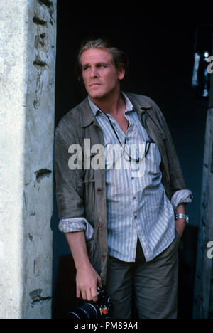 UNDER FIRE 1983 Orion Pictures film with from left: Gene Hackman ...