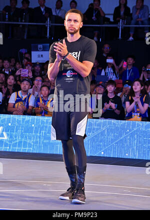 Golden State Warriors guard Stephen Curry warms up before an NBA ...