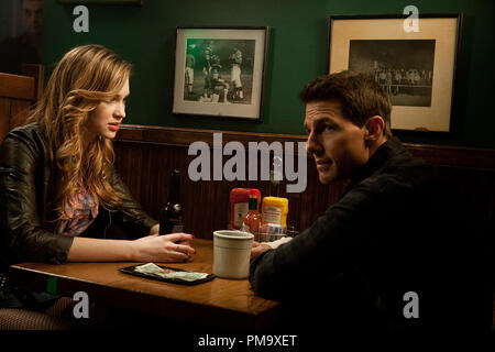 JACK REACHER, from left: Alexia Fast, Tom Cruise, 2012. ph: Karen ...