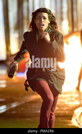 Rosario Dawson as "Elizabeth" on the set of TRANCE Stock Photo - Alamy
