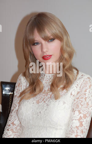 Taylor Swift "One Chance" Portrait Session, November 21, 2013 ...