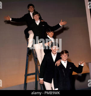 THE DAVE CLARK FIVE.MIKE SMITH AND RICK HUXLEY.Supplied by Photos inc ...