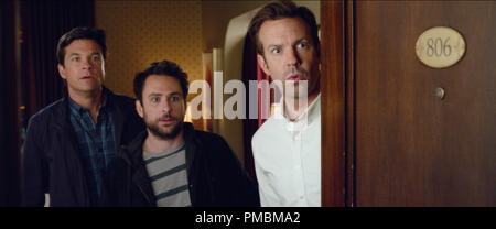 (L-r) JASON BATEMAN as Nick Hendricks, CHARLIE DAY as Dale Arbus and ...