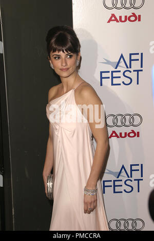 "Volver" (Premiere) Penelope Cruz 11-2-2006 / ArcLight's Cinerama Dome ...