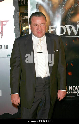RAY WINSTONE BEOWULF LOS ANGELES PREMIERE WESTWOOD LOS ANGELES USA 05 ...