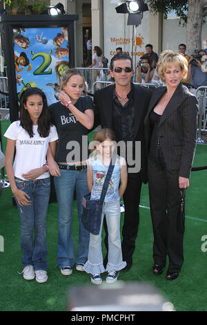 "Shrek 2" Premiere 5/08/2004 Antonio Banderas, Melanie Griffith and ...
