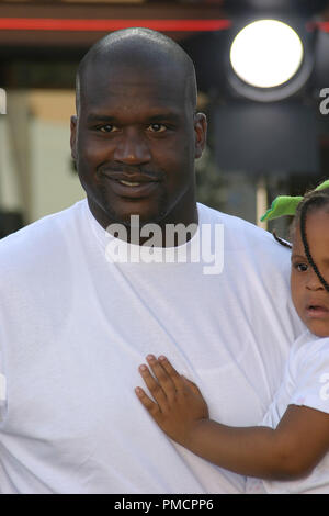 Shrek 2 Premiere 5/08/2004 Shaquille O'Neal and children Photo by ...